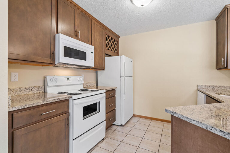 1, 2, & 3- Bedroom Apartments in St. Cloud | Park Place Estates