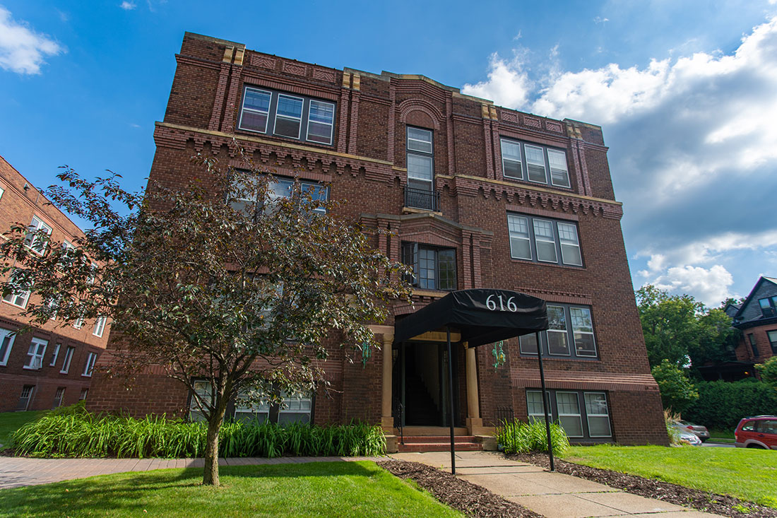 Summit Terrace Flats | At Home Apartments